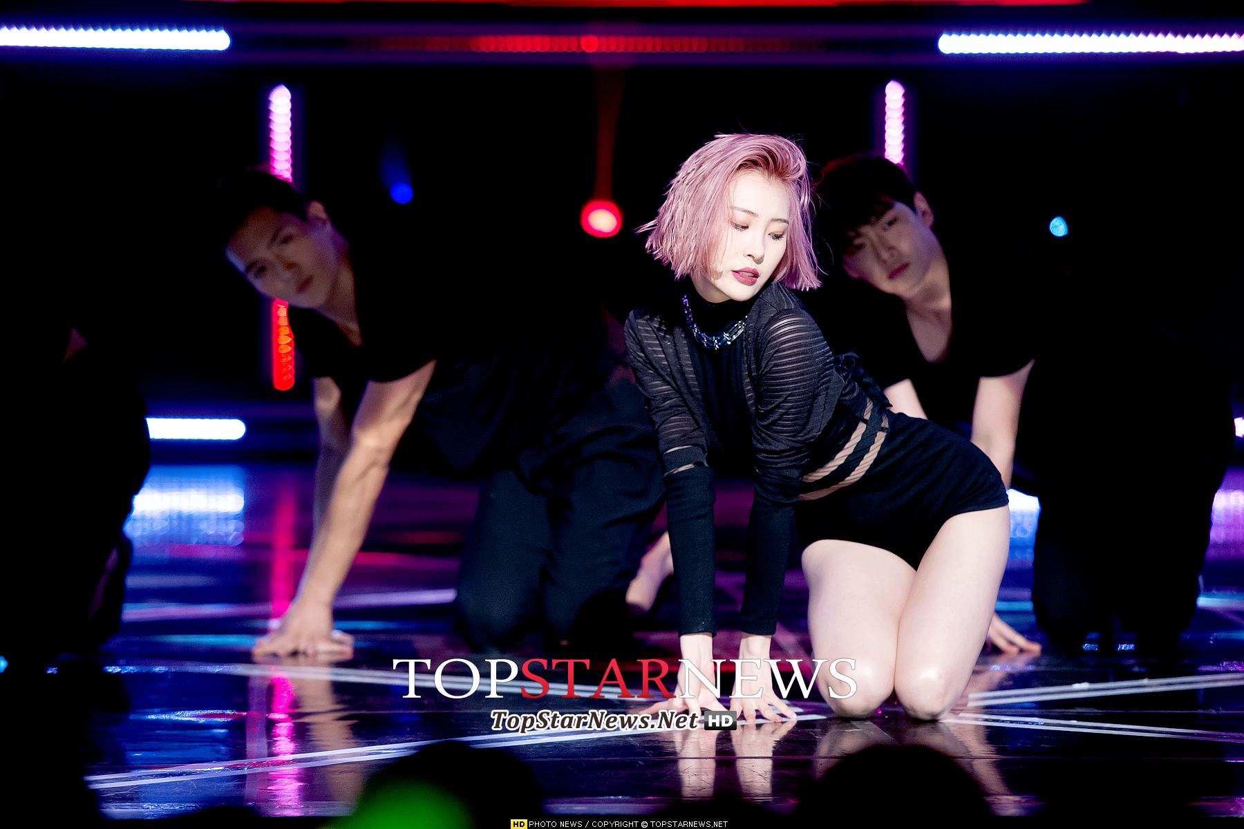 [HD] 선미(Sunmi), ‘섹시함이 돋보이는 힙라인’ …MBC뮤직 ‘쇼 챔피언’ 방송 현장 [KPOP PHOTO] - 최규석 기자 - 톱스타뉴스