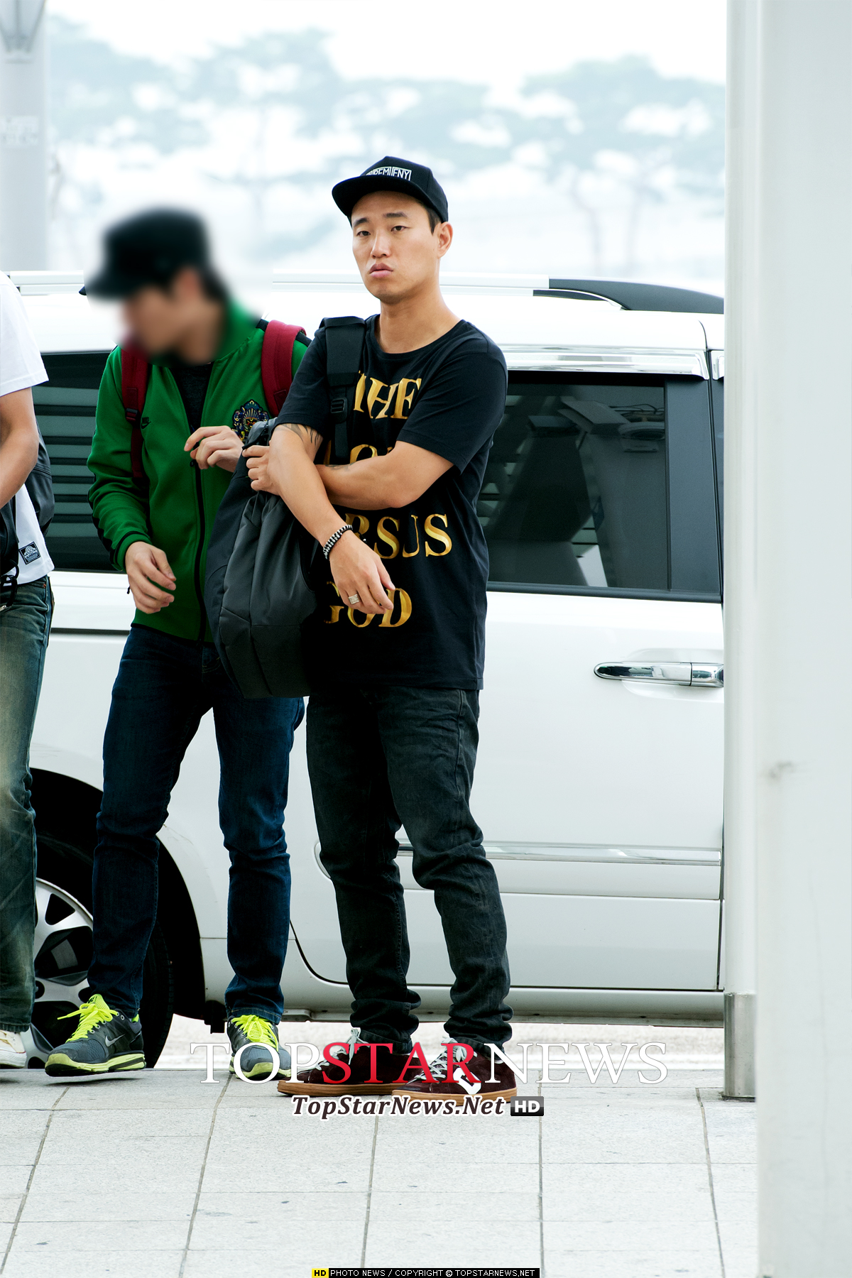 [단독] 리쌍(Leessang) 개리, ‘피곤한 표정~’… ‘프로모션차 출국’ 현장 [KSTAR PHOTO] - 김현우 기자 ...