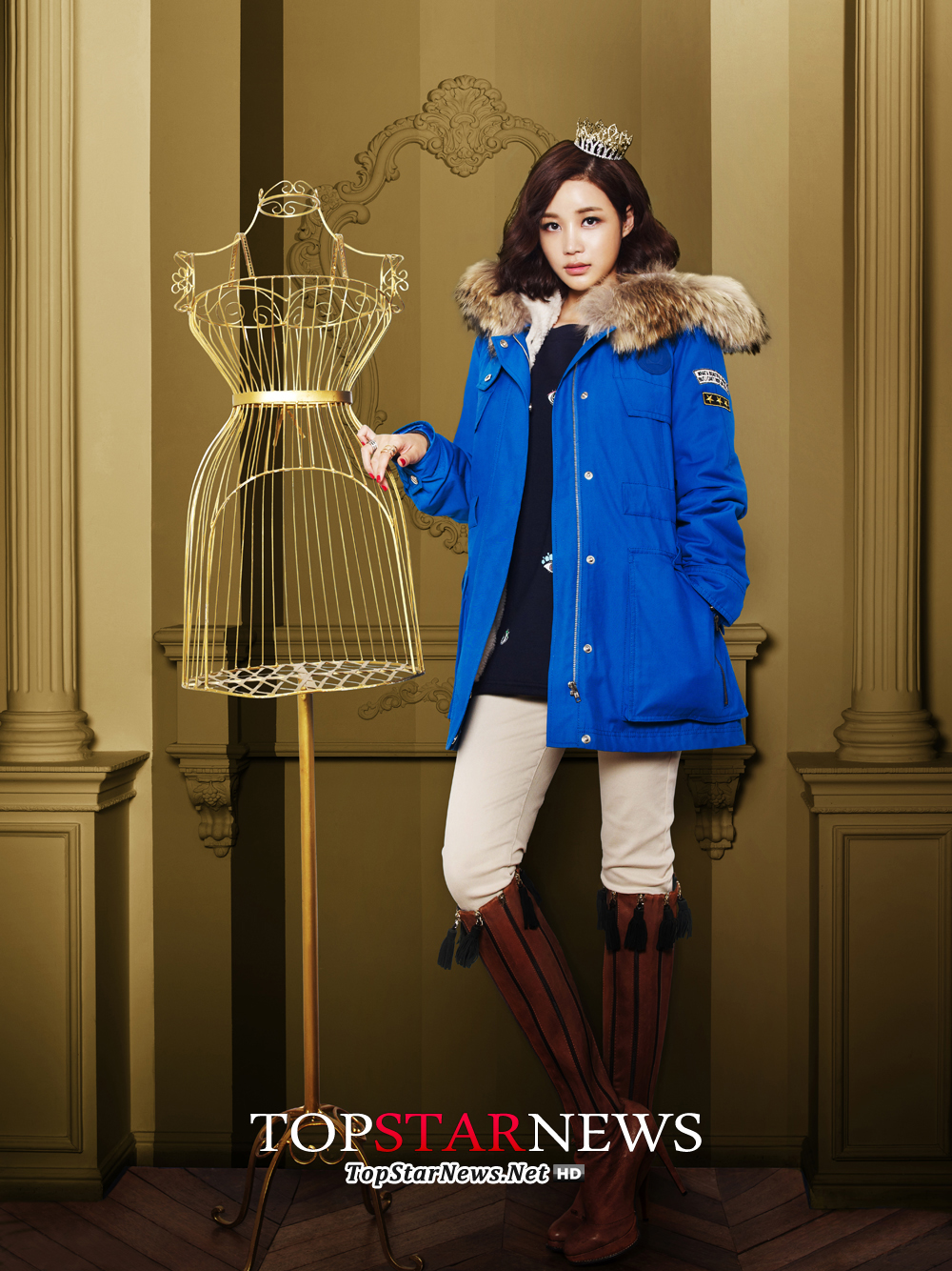 윤진이(Yoon Ji Ni), ‘여왕의 품격’ 세련+고혹적 매력 돋보이는 화보 공개 - 장재연 기자 - 톱스타뉴스