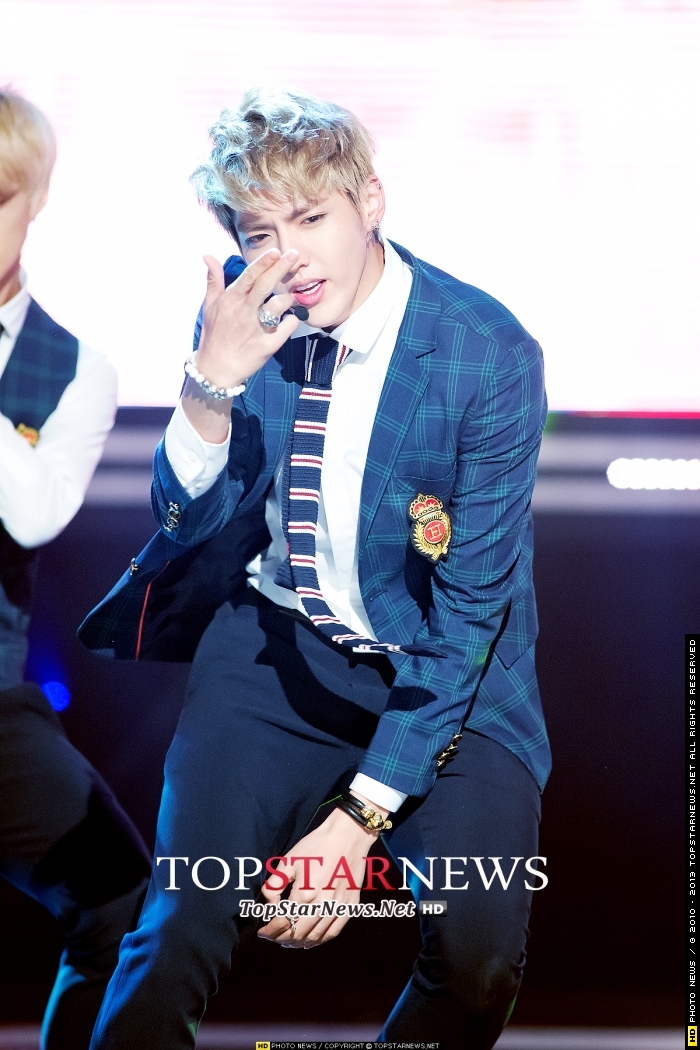 [HD] 엑소(EXO) 크리스, ‘늑대처럼 스타일리쉬한 남자’ …MBC뮤직 ‘쇼 챔피언’ 방송 현장 [KPOP PHOTO] - 최규석 기자 - 톱스타뉴스