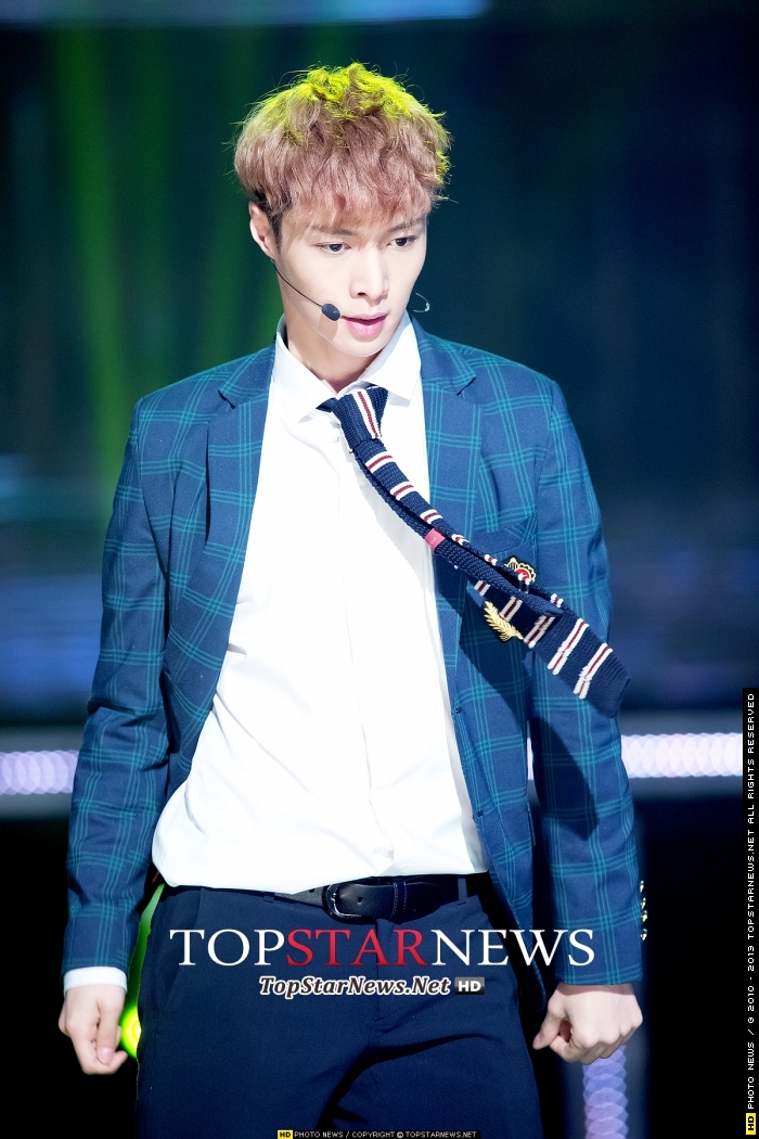 [HD] 엑소(EXO) 레이, ‘남성미 가득한 눈빛’ …MBC뮤직 ‘쇼 챔피언’ 방송 현장 [KPOP PHOTO] - 최규석 기자 - 톱스타뉴스