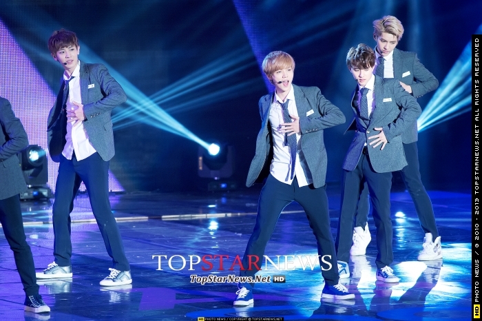 [HD] EXO, 12หนุุ่มหมาป่าบุกคอนเสิร์ต'2013 Asia Song Festival' - Sujinda ...
