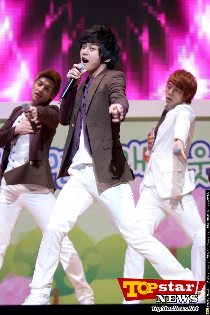 유키스(U-KISS) 동호(신동호), '탈퇴' 연예활동 '잠정적 중단'…동호 제외한 '6인 체재'로 간다 - 장재연 기자 - 톱스타뉴스