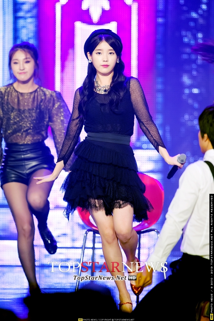 [HD] 아이유(IU), ‘붉은 구두를 신고’ …MBC뮤직 ‘쇼 챔피언’ 방송 현장 [KPOP PHOTO] - 최규석 기자 - 톱스타뉴스