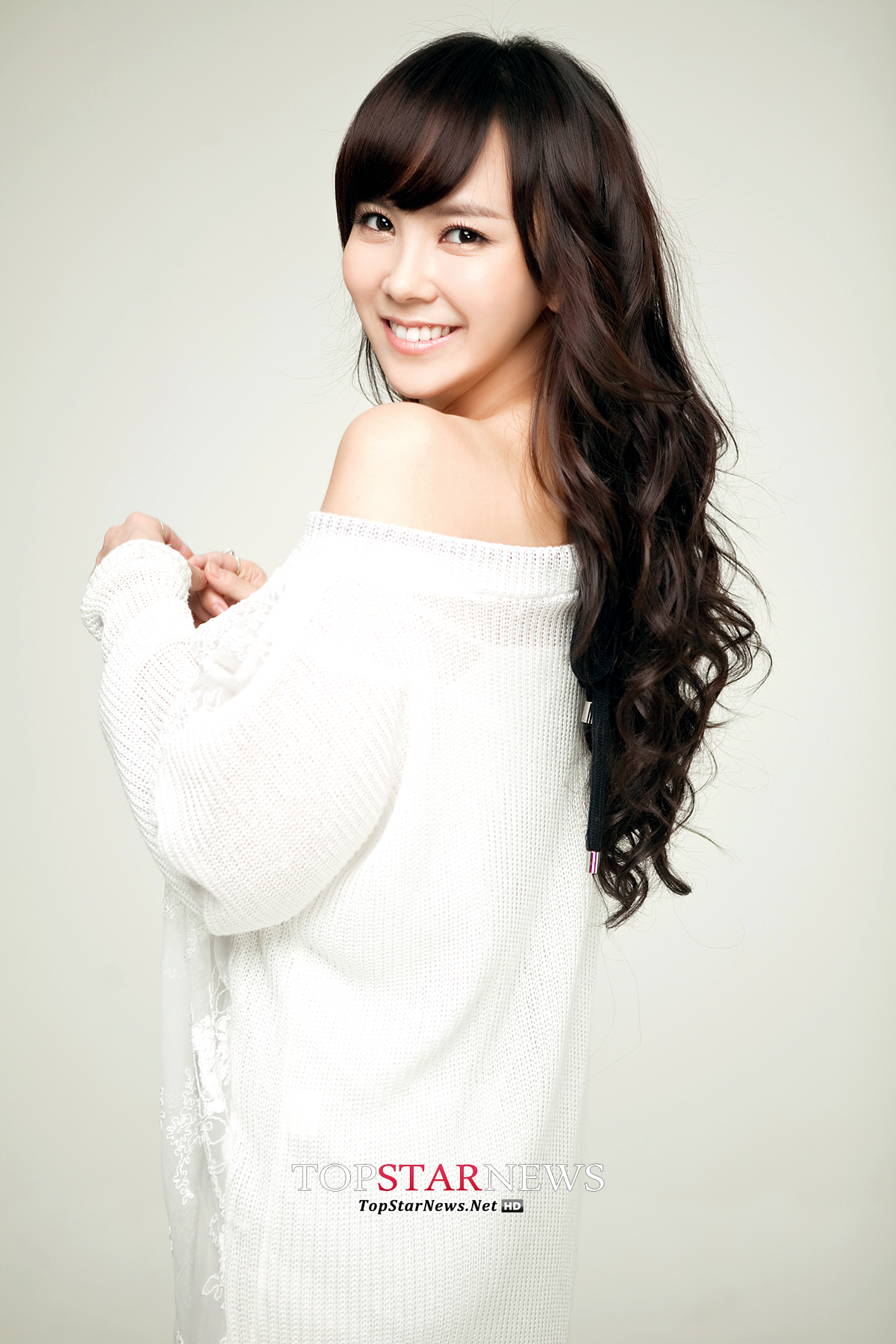 [HD] 김지우(Kim Ji Woo), 데뷔 12년만에 라디오 DJ 도전 '11일 첫 생방' - 장재연 기자 - 톱스타뉴스