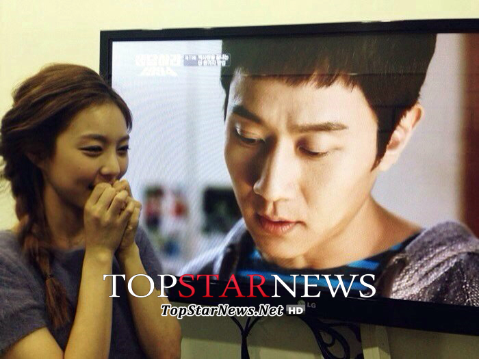 '응답하라 1994' OST ‘가질 수 없는 너’ 하이니, 쓰레기 열혈 팬 인증 - 김명수 기자 - 톱스타뉴스