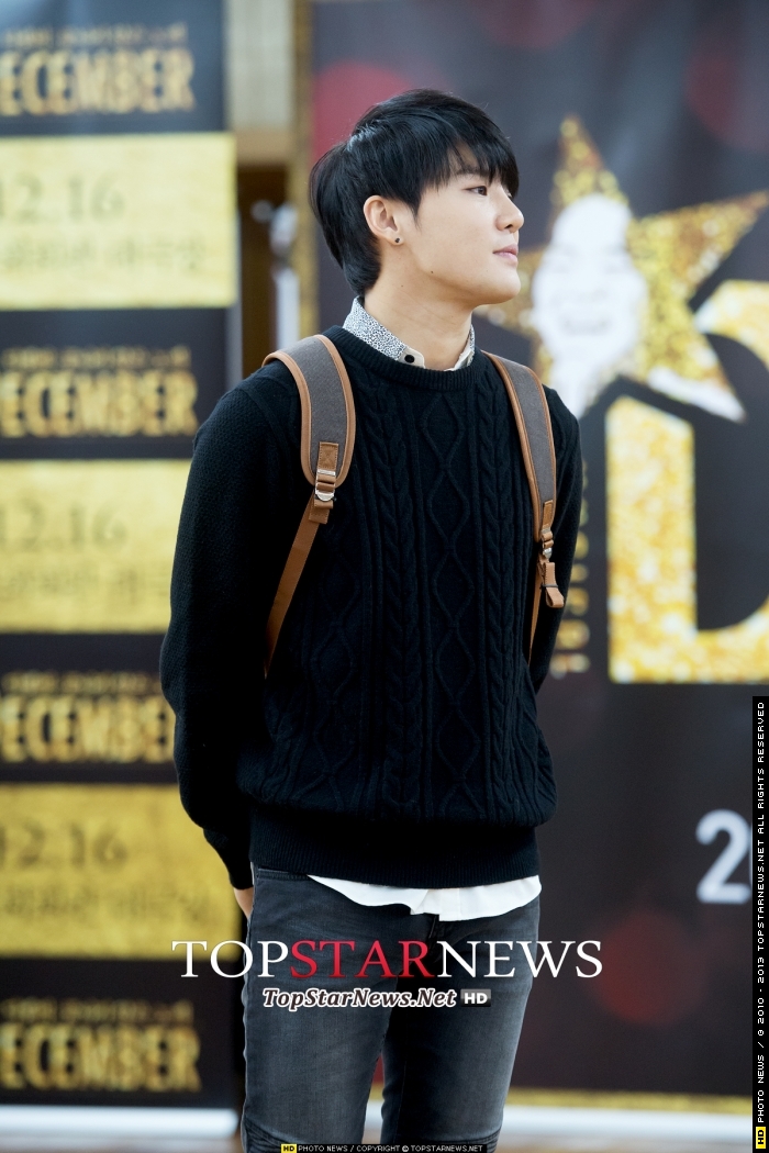 [HD포토] 제이와이제이(JYJ) 김준수, ‘그윽한 눈빛’ (연습실공개) - 김현우 기자 - 톱스타뉴스