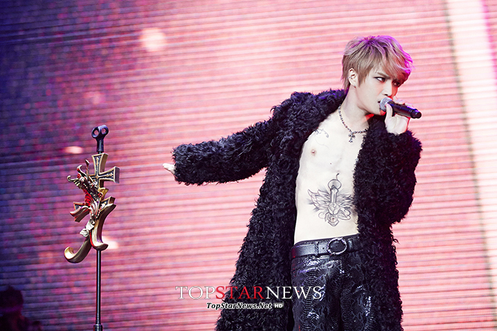 [HD] JYJ 김재중, 中 첫 솔로 콘서트 '로커 변신' 사진 공개 - 장재연 기자 - 톱스타뉴스