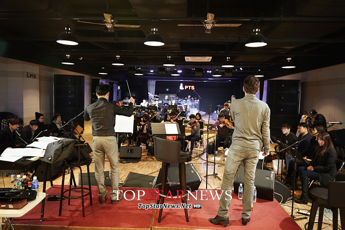 [HD] JYJ 김준수, 35인조 오케스트라와 연습 현장 공개 - 김명수 기자 - 톱스타뉴스