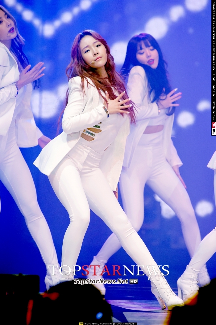 [HD포토] 달샤벳 지율, ‘아찔한 터치’ (쇼케이스) - 최규석 기자 - 톱스타뉴스