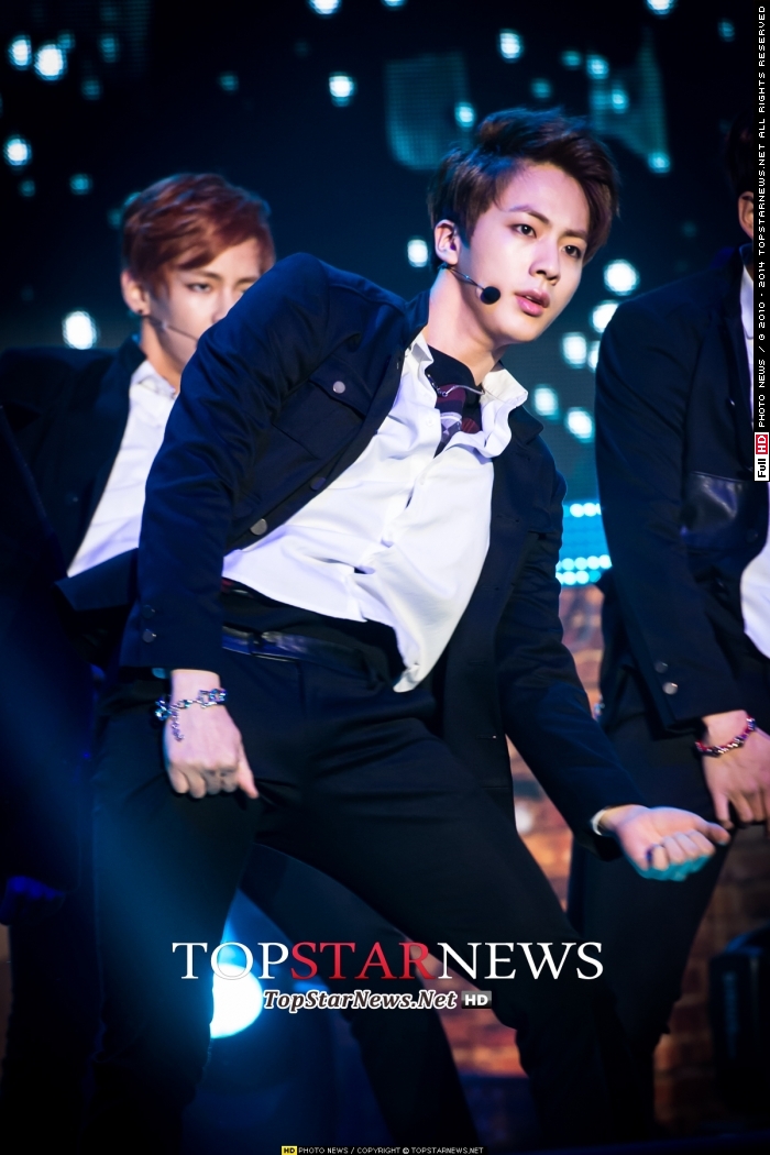 [hd] 방탄소년단 진 강렬한 눈빛 상남자지만 훈훈 이선명 기자 톱스타뉴스