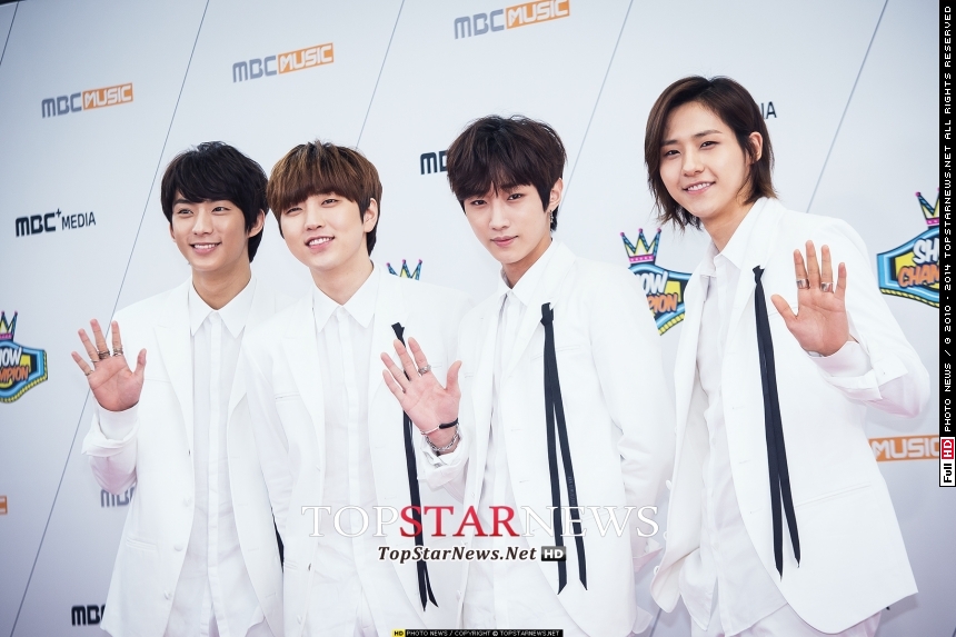 [UHD포토] B1A4(비원에이포), '올 화이트 의상'과 청순한 미소 (쇼 챔피언 100회 특집) - 이선명 기자 - 톱스타뉴스