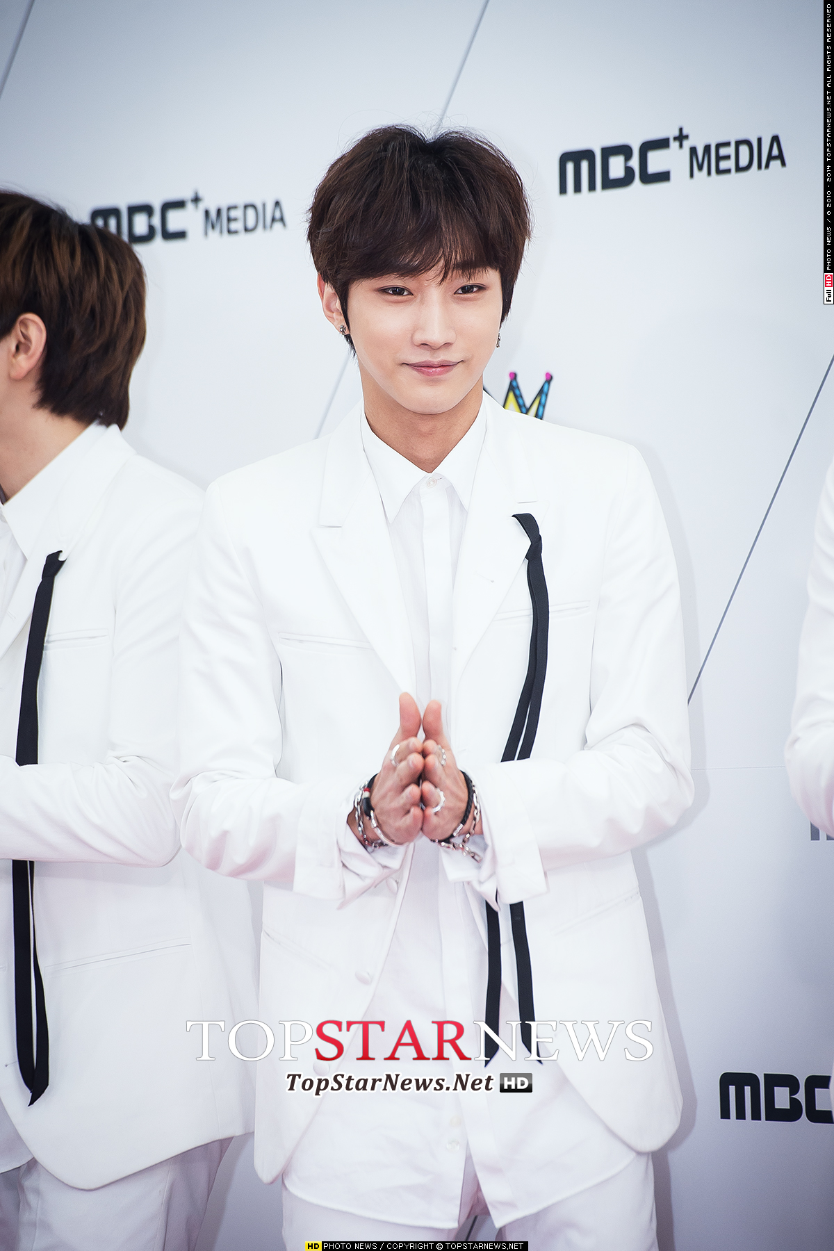 [HD포토] B1A4(비원에이포) 진영, 100회 축하드리는 박수 (쇼 챔피언 100회 특집) - 이선명 기자 - 톱스타뉴스