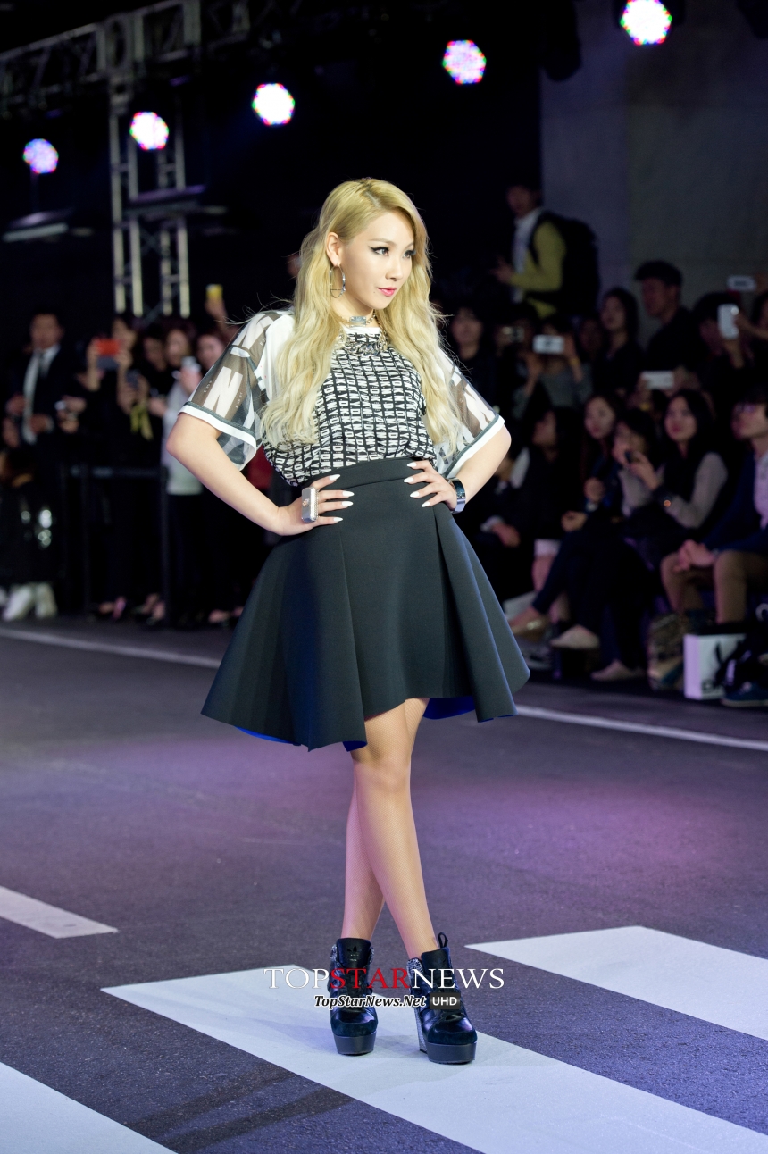 [UHD] 2NE1 CL, DKNY 패션쇼 피날레 장식 - 김명수 기자 - 톱스타뉴스