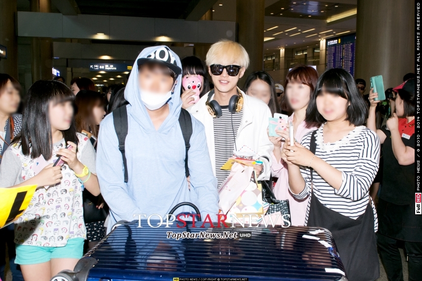 [HD포토] B1A4(비원에이포) 진영, ‘팬들과 즐거운 귀국~’ (인천공항) - 김현우 기자 - 톱스타뉴스