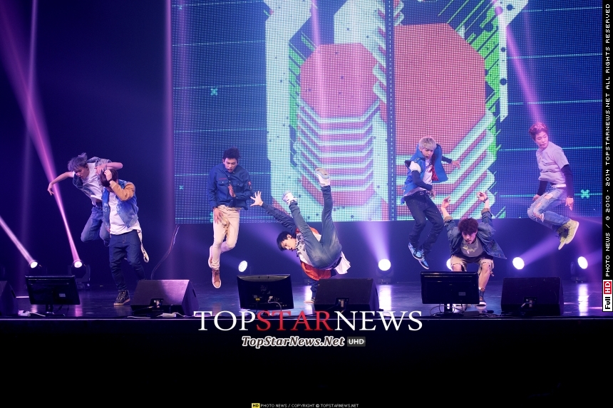 [UHD포토] 갓세븐(GOT7), ‘제 2의 2PM을 꿈꾸는 화려한 퍼포먼스 아이돌’ (쇼케이스) - 최규석 기자 - 톱스타뉴스 - 엔터/가요