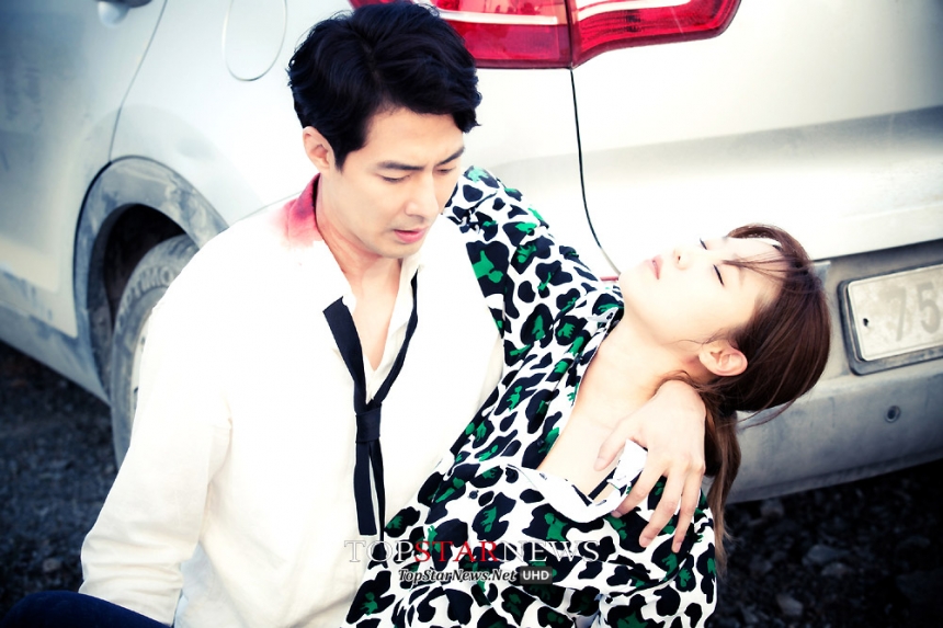 [HD] ‘괜찮아 사랑이야’ 공효진, 도로 한복판 ‘조인성 품에서 기절’ 무슨 일? - 장영권 기자 - 톱스타뉴스