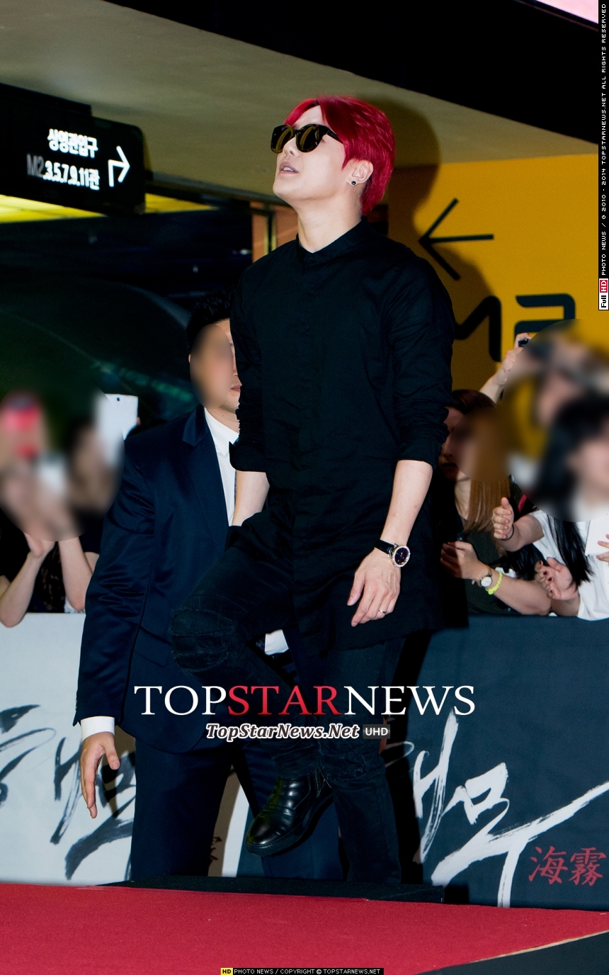 [HD포토] 제이와이제이(JYJ) 김준수, ‘하늘을 봐~’ (해무 VIP시사회) - 김현우 기자 - 톱스타뉴스