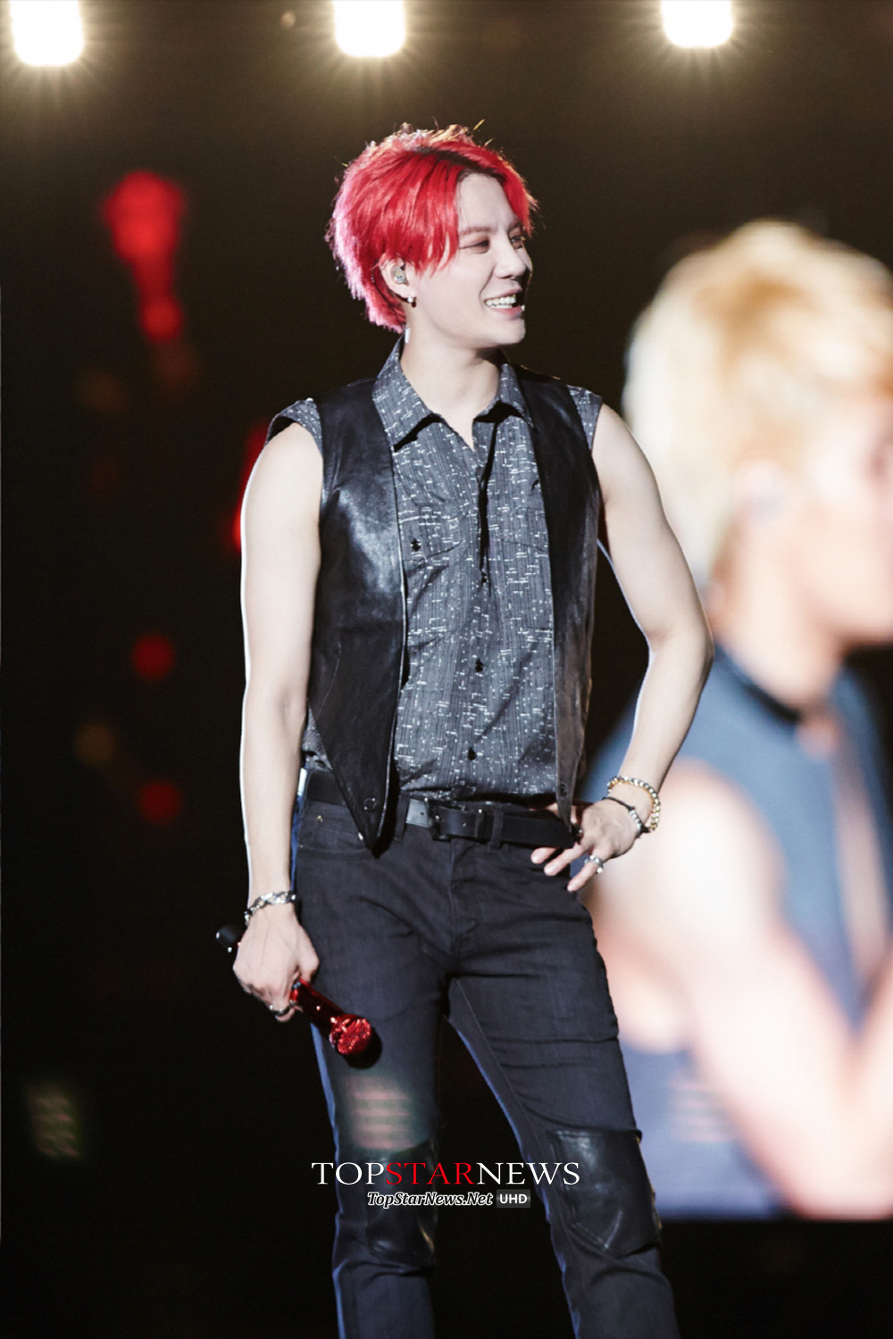 JYJ 김준수, 차원이 다른 공연…2014 아시아투어 시작 - 김명수 기자 - 톱스타뉴스