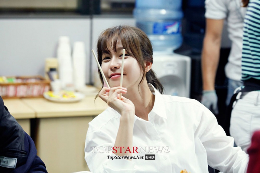 [HD] ‘아홉수 소년’ 경수진, 섹시한 ‘먹방여신’ 등극 - 장영권 기자 - 톱스타뉴스