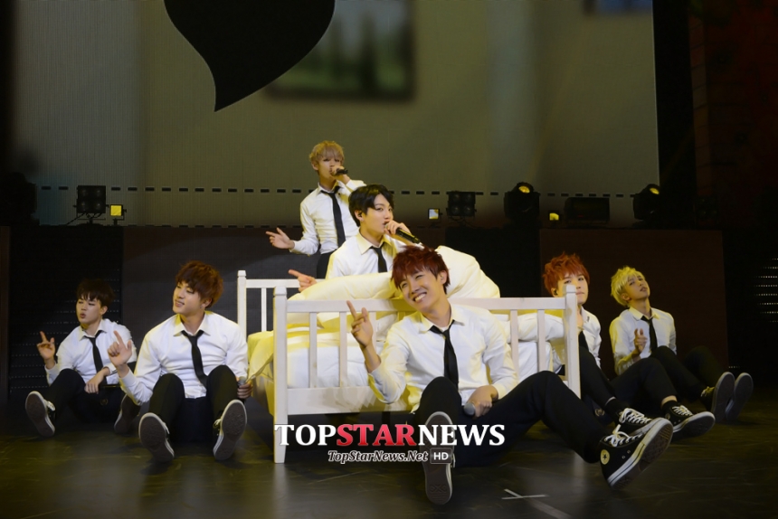 방탄소년단(BTS) 일본 첫 단독 콘서트 성공적 개최… "내년엔 일본 투어 가요" - 조혜진 기자 - 톱스타뉴스