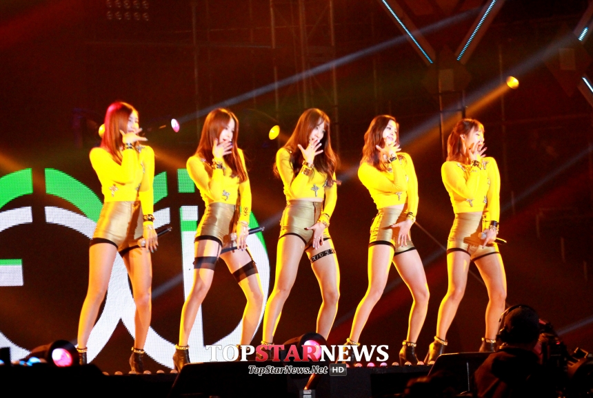 [UHD] ‘가온차트 어워즈’ 이엑스아이디(EXID), ‘위아래’의 정석 댄스 선보여… ‘2014 대세의 무대’ - 김희경 기자 - 톱스타뉴스