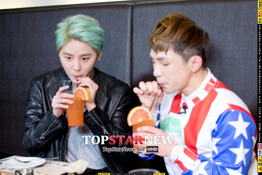 [UHD포토] 제이와이제이(JYJ) 김준수-플레이제이, ‘음 이것은 자몽맛이구나’ (한위싱동타이) - 최규석 기자 - 톱스타뉴스