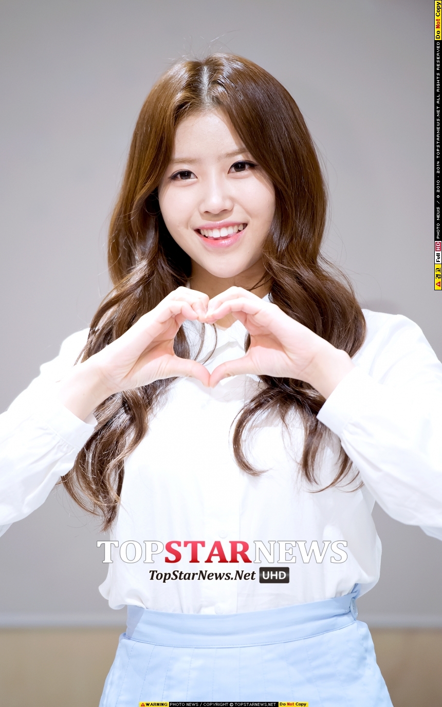 [HD포토] 러블리즈(Lovelyz) 이미주, ‘시원한 미소 선보이며 사랑의 하트~’ (한위싱동타이) - 최규석 기자 - 톱스타뉴스