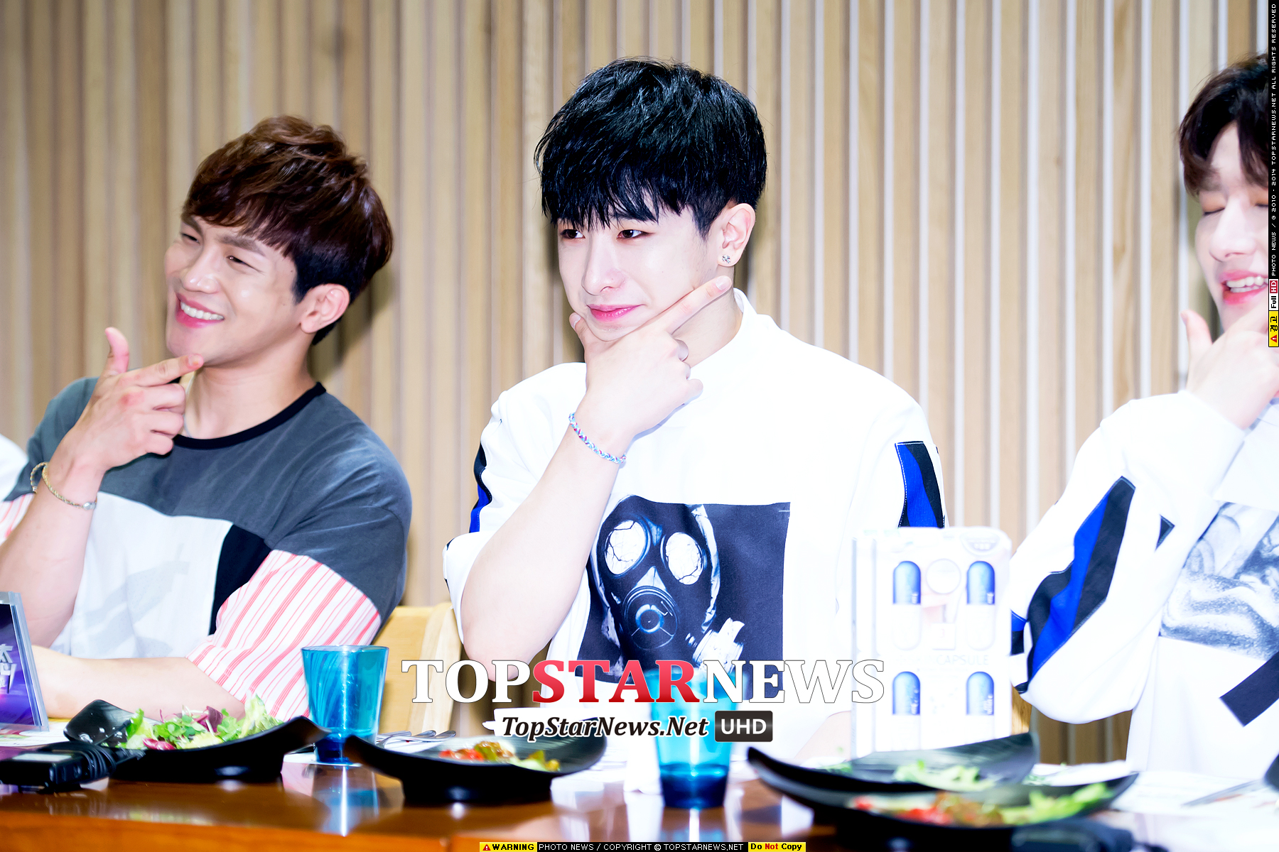 [UHD포토] 몬스타엑스(MONSTA X) 원호, 멋있게 브이…‘와우’ (한위싱동타이) - 김혜진 기자 - 톱스타뉴스