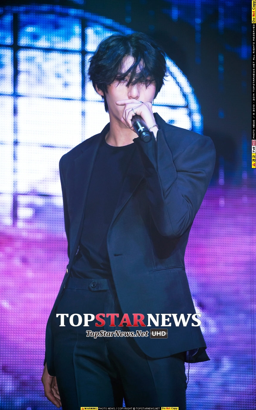 [HD포토] 빅스(VIXX) LR 레오, 마왕님이 있다며 그건 레오가 아닐까…‘털썩’ (쇼케이스) - 김혜진 기자 - 톱스타뉴스