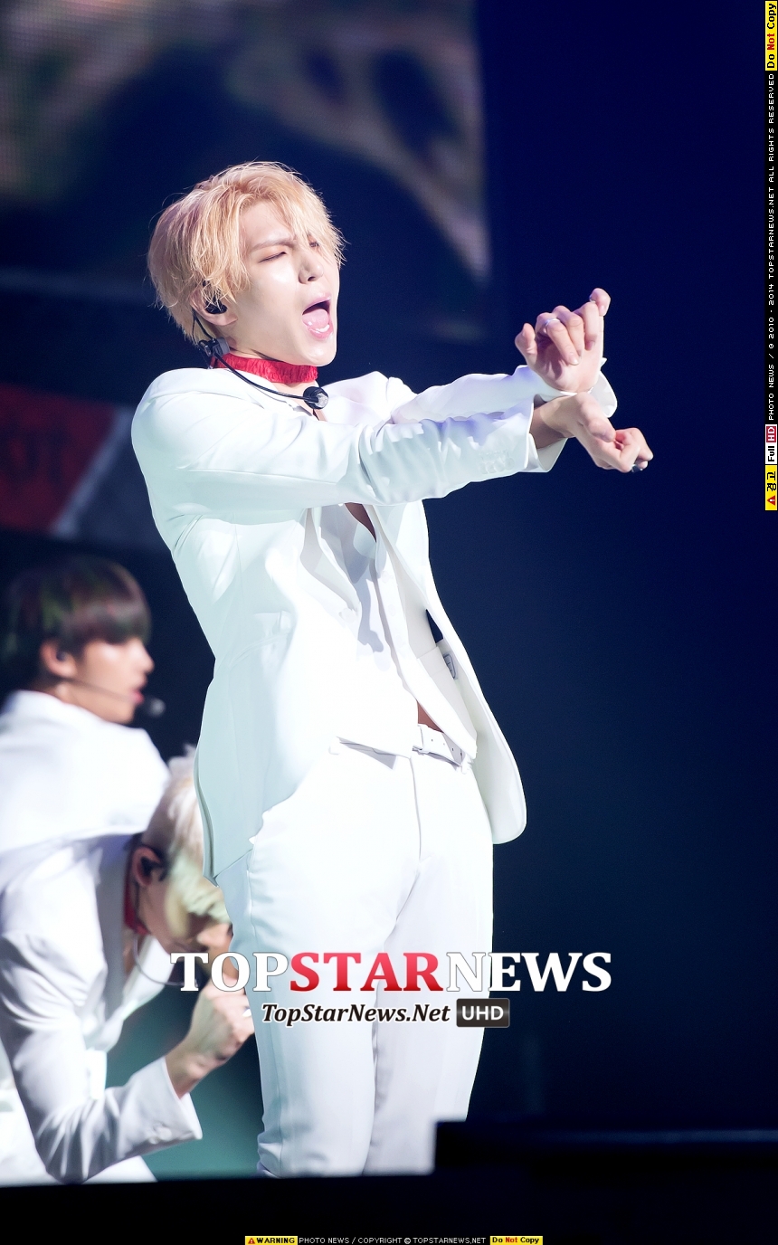 [HD포토] 빅스(VIXX) 레오, ‘별빛들 절 잡아가세요’…‘철컹철컹’ (체인드업 쇼케이스) - 최규석 기자 - 톱스타뉴스