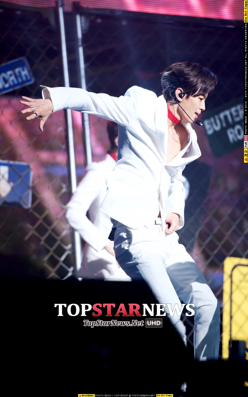 [HD포토] 빅스(VIXX) 홍빈, ‘섹시한 안무로 더욱 돋보이는 핫바디’…‘탄탄하네’ (체인드업 쇼케이스) - 최규석 기자 - 톱스타뉴스