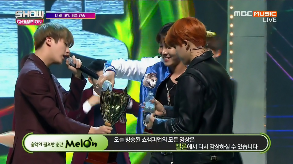 방탄소년단(BTS), ‘쇼! 챔피언’ 2주 연속 1위…‘RUN’ 4관왕 달성 - 김명수 기자 - 톱스타뉴스