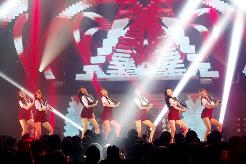 에이오에이(AOA), 데뷔 첫 日 단독 콘서트 성료…‘뜨거운 인기’ - 조혜진 기자 - 톱스타뉴스