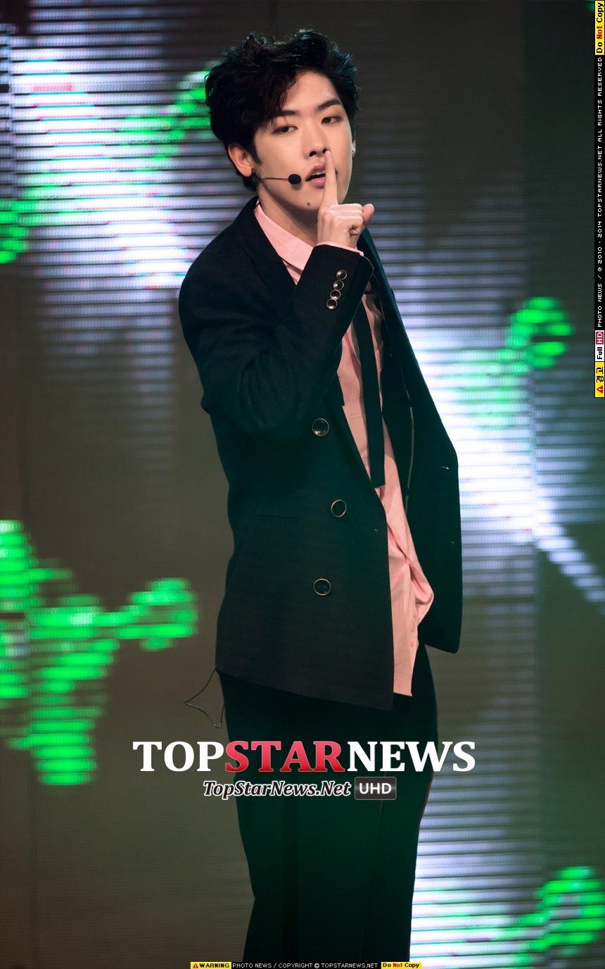 [HD포토] 크로스진(Cross Gene) 타쿠야, ‘누나 마음 훔칠 비쥬얼’ (쇼 챔) - 김민정 기자 - 톱스타뉴스