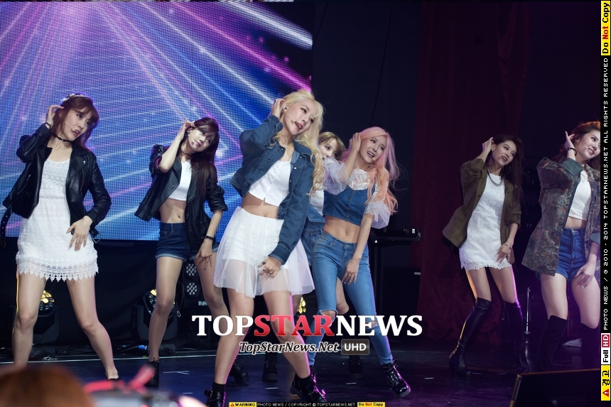 [UHD포토] 레인보우(Rainbow), ‘단체로 머리 쓸어 넘기기’ (레인보우 쇼케이스) - 김민정 기자 - 톱스타뉴스