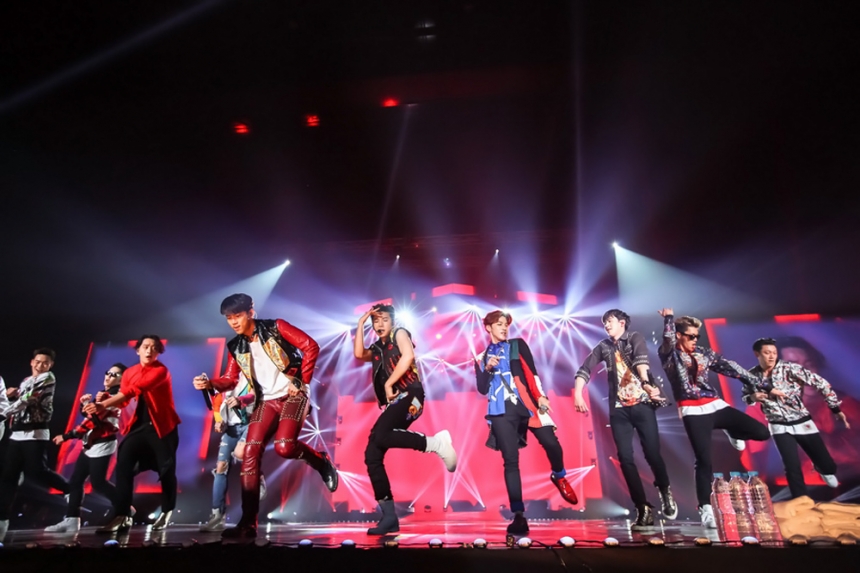 투피엠(2PM), 태국 방콕 뜨겁게 달군 ‘house party in bangkok’ 공연 - 한수아 기자 - 톱스타뉴스