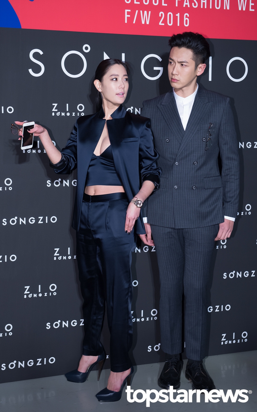 [HD포토] 클라라-가진동, ‘다정한 연인분위기 물씬’ - 김민정 기자 - 톱스타뉴스