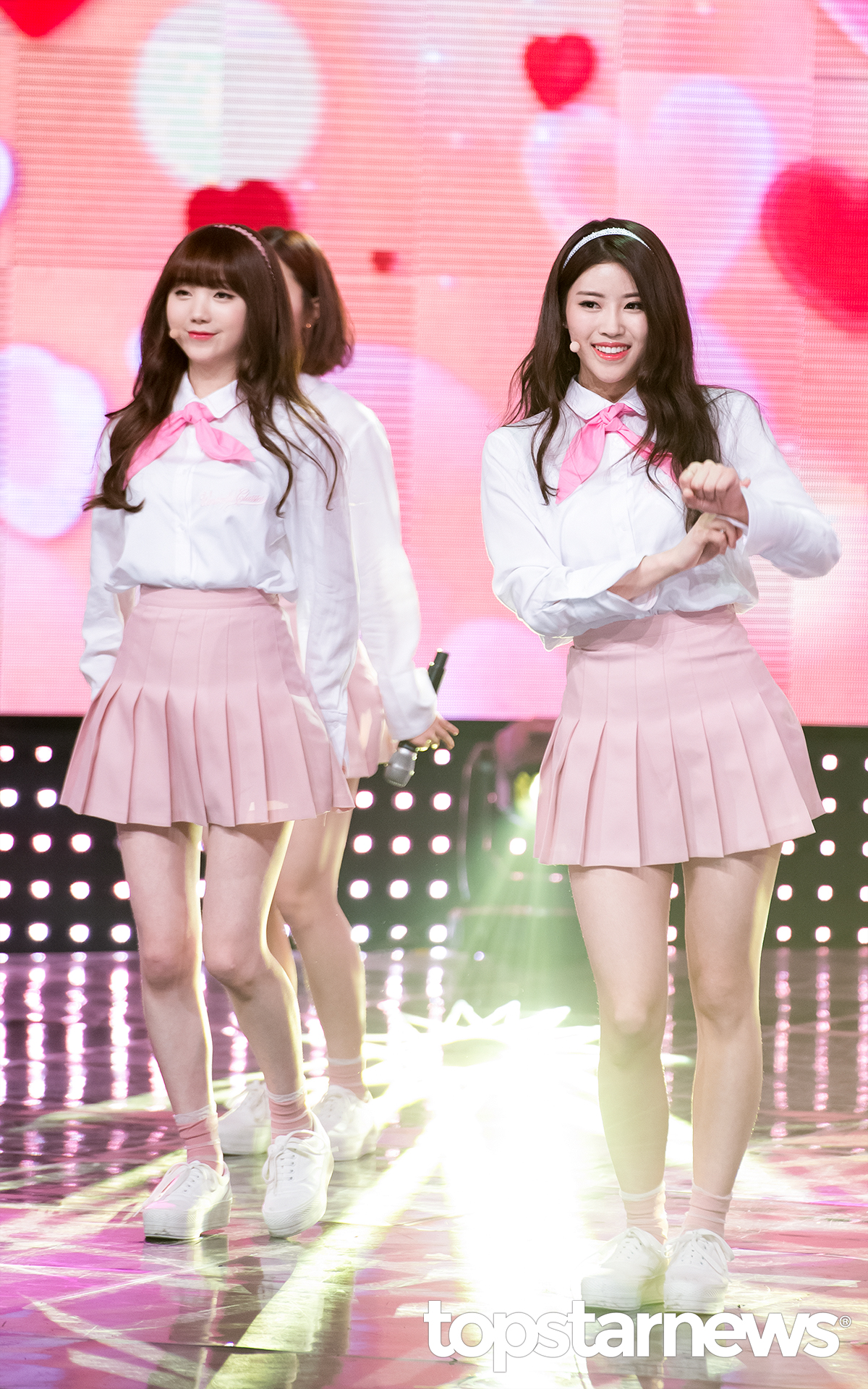 [HD포토] 러블리즈(Lovelyz) 케이-이미주, ‘분홍색 교복으로 사랑스러움 UP’ - 최찬석 기자 - 톱스타뉴스