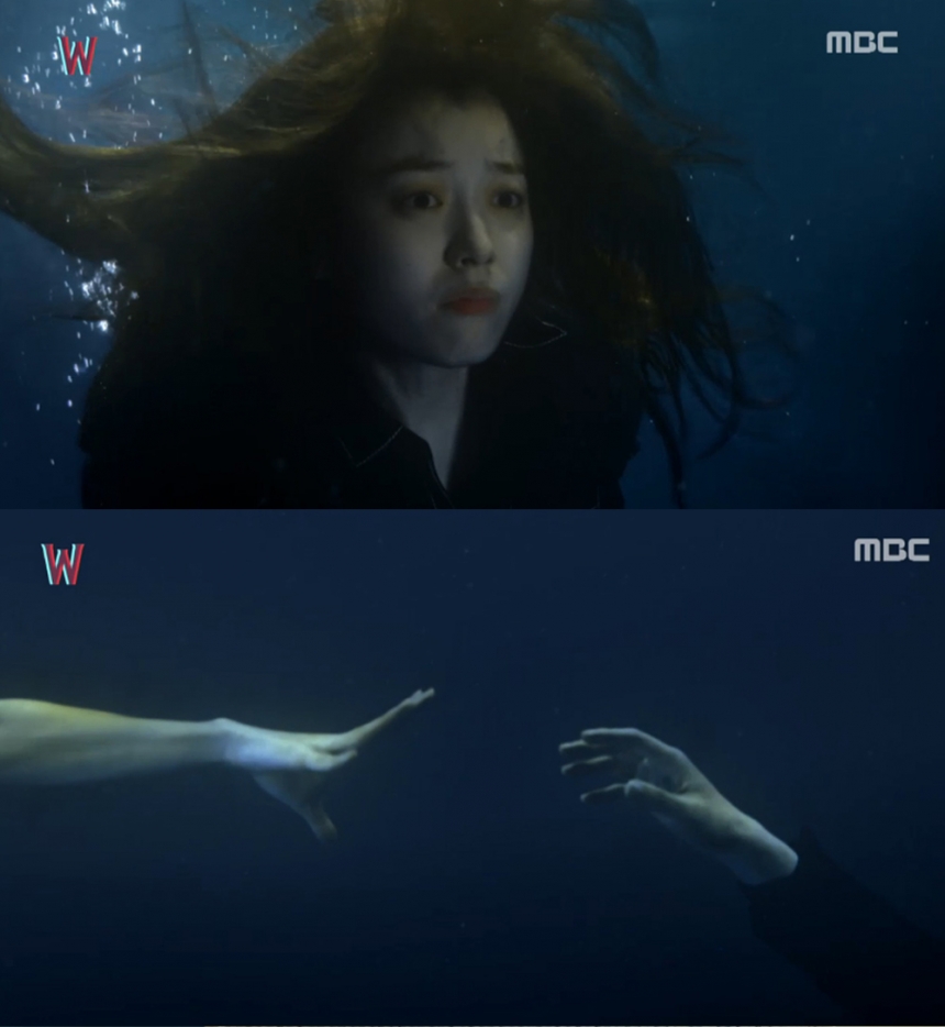 [수목드라마] ‘더블유(W)’ 한효주, “강철 좀 살려줘. 살릴 수 있을 거 같아” - 박혜미 기자 - 톱스타뉴스