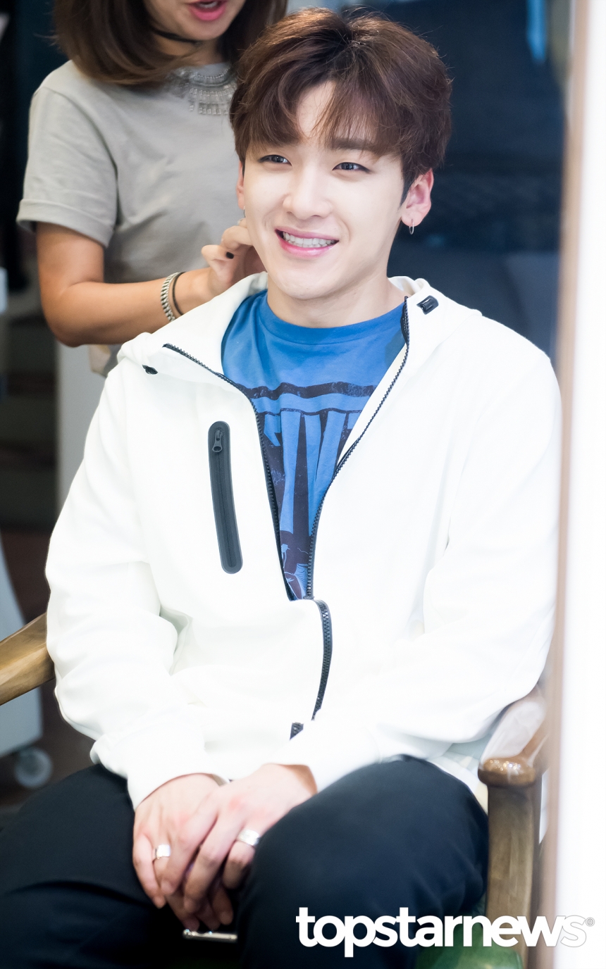 [HD포토] 맵식스(MAP6) 민혁, ‘똑똑 민혁이구나 넌 두드릴 필요 없단다’ - 박혜미 기자 - 톱스타뉴스