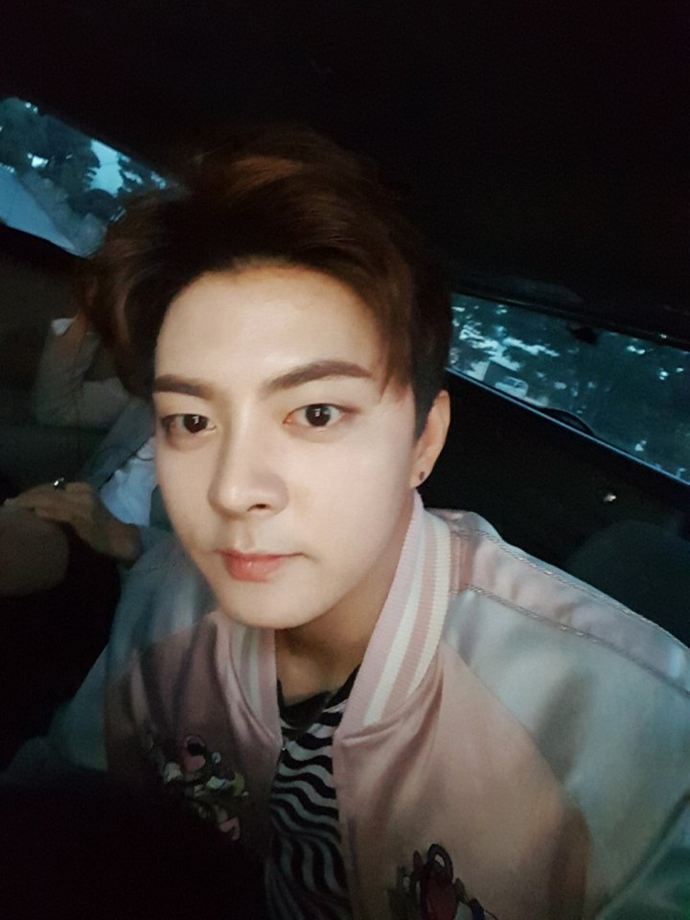 [스타SNS] 맵식스(MAP6) 썬, “핑크썬 어때요?”…‘물을 걸 물어’ - 박혜미 기자 - 톱스타뉴스