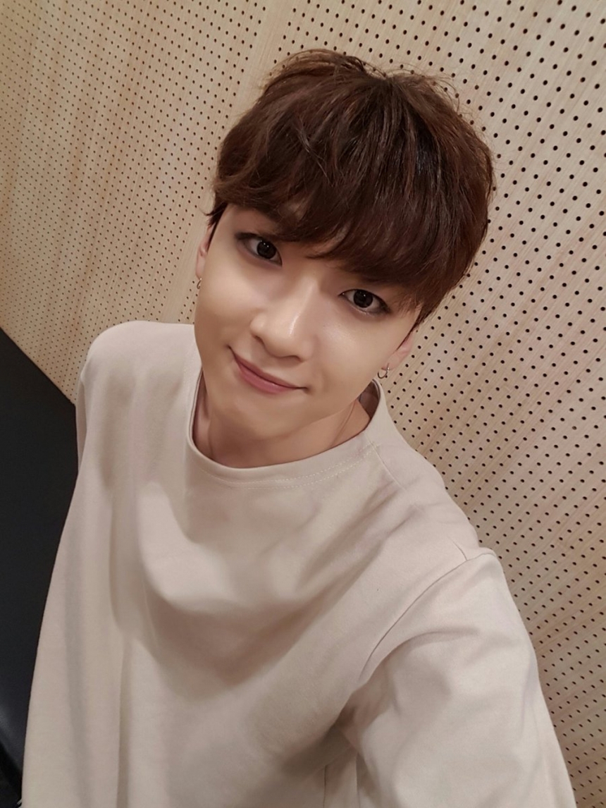 [스타SNS] 맵식스(MAP6) 민혁, 맏형의 청순 매력…‘이 사진 인정’ - 박혜미 기자 - 톱스타뉴스