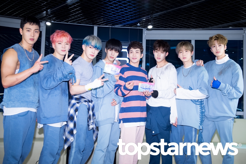 [UHD포토] 몬스타엑스(MONSTA-X)-플레이제이, ‘꽃밭이 따로 없네’ - 조슬기 기자 - 톱스타뉴스