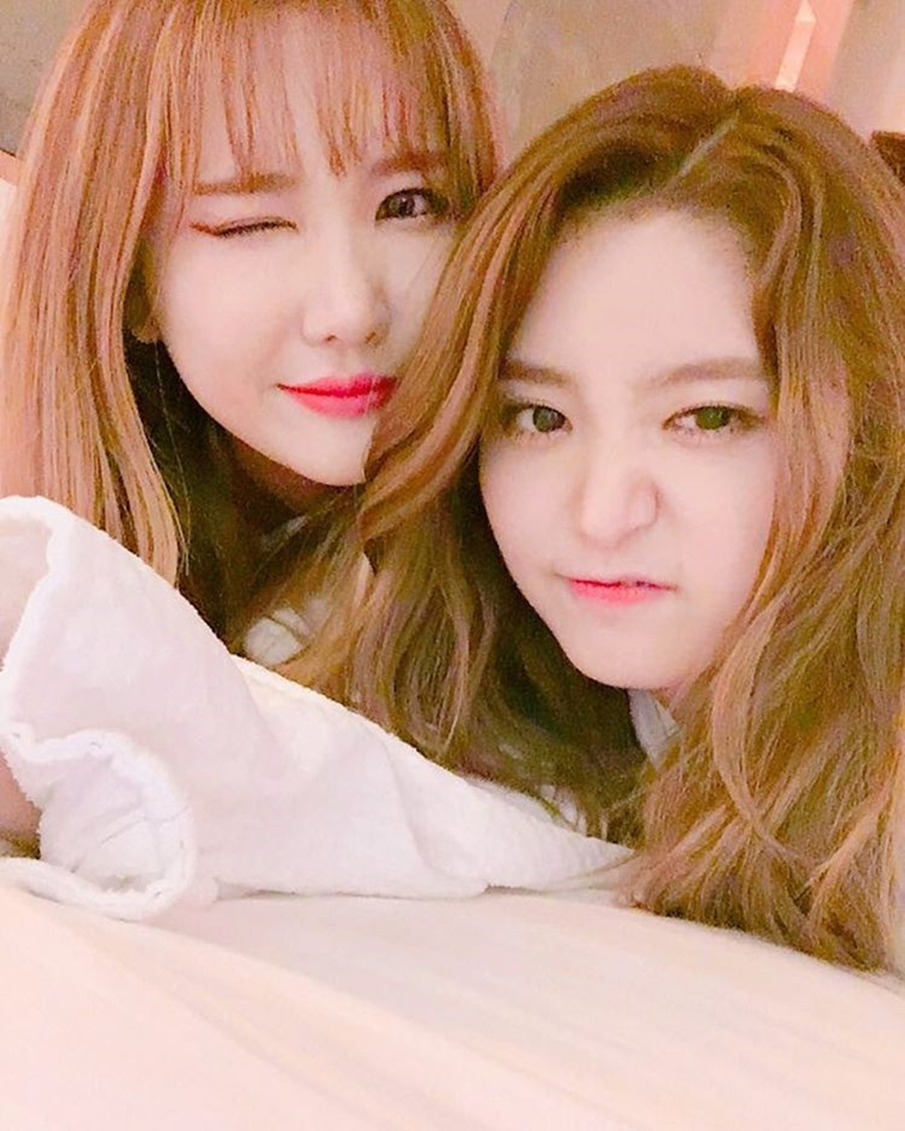 [스타SNS] 이엑스아이디(EXID) 정화, LE와 함께 상큼한 투샷…‘훈훈’ - 이정범 기자 - 톱스타뉴스