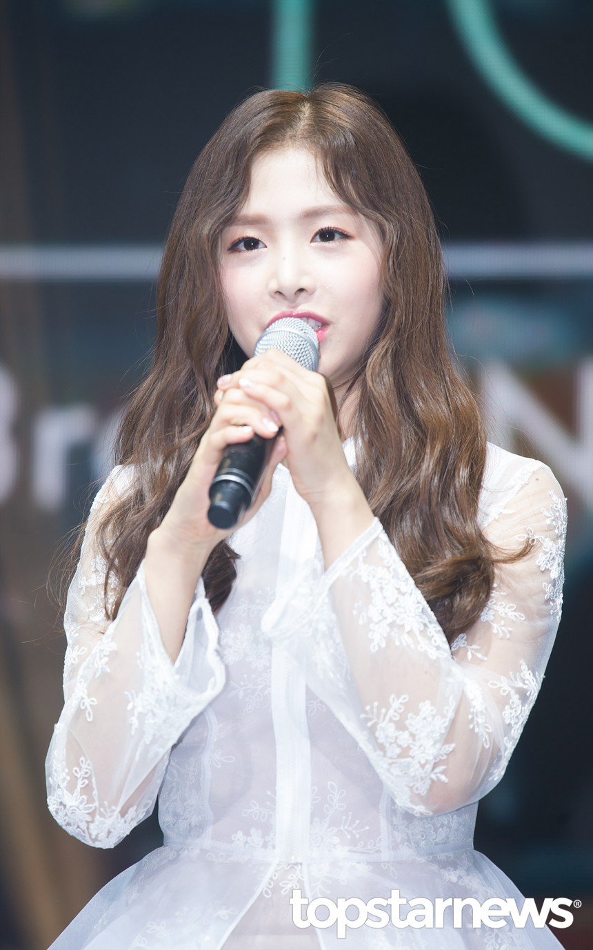 [현장리포트] ‘Prelude’ 에이프릴(APRIL) 채원, “아이유 케익선물 믿기지 않았다” - 노한솔 기자 - 톱스타뉴스