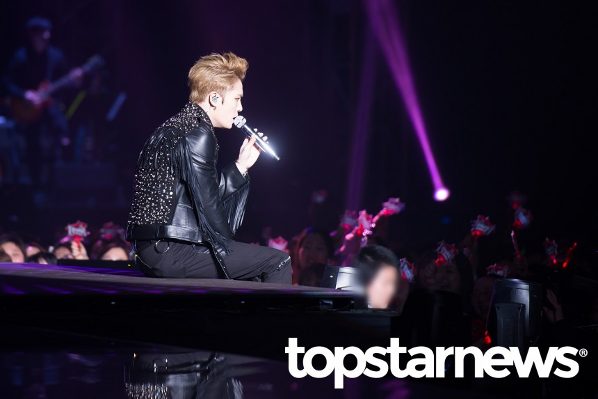 [UHD포토] 제이와이제이(JYJ) 김재중, ‘팬들 바라보는 눈에서 꿀이 뚝뚝’ - 조슬기 기자 - 톱스타뉴스