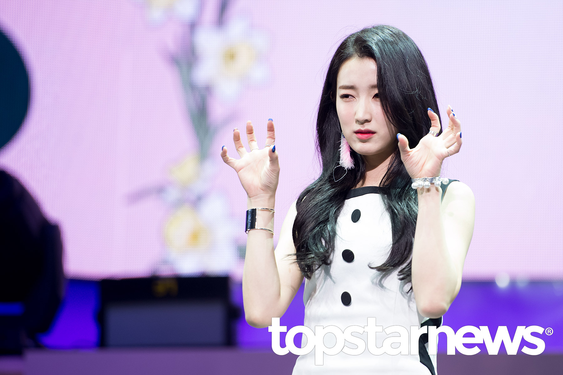 [UHD포토] 구구단(gugudan) 하나, ‘크앙 귀여운 아기’ - 최시율 기자 - 톱스타뉴스