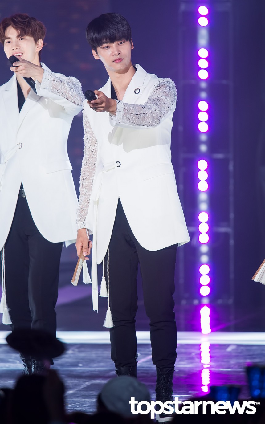 [HD포토] 빅스(VIXX) 엔, ‘같이 불러주세요~’ - 최시율 기자 - 톱스타뉴스