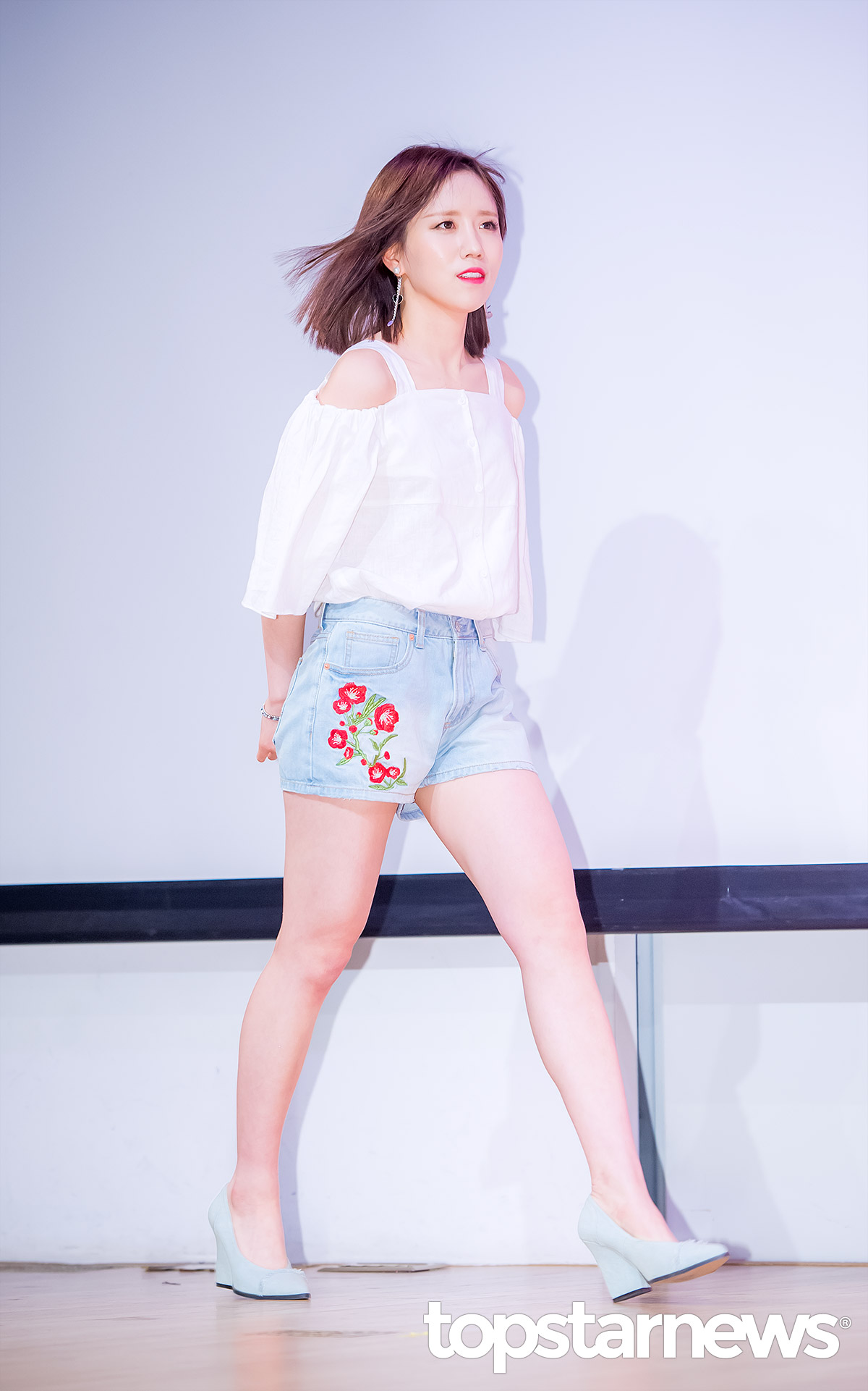 [HD포토] 러블리즈(Lovelyz) JIN, ‘진행자피셜 막내의 등장’ - 최규석 기자 - 톱스타뉴스